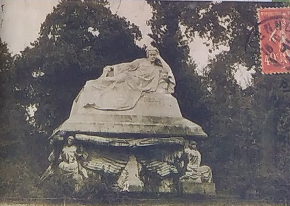 Dans le bois de Vincennes, monument de Beethoven inachevé - Mises à feu ...
